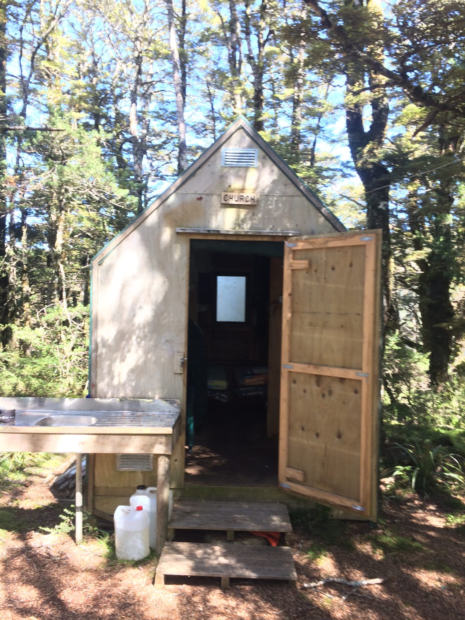 Patutu Hut – Helisika